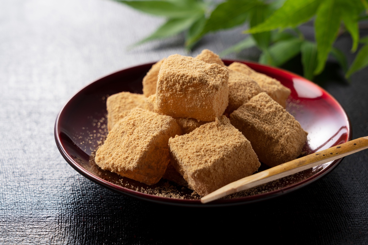 Warabi Mochi Guide: Authentic vs Standard & How to Eat | JeePe - Japan ...