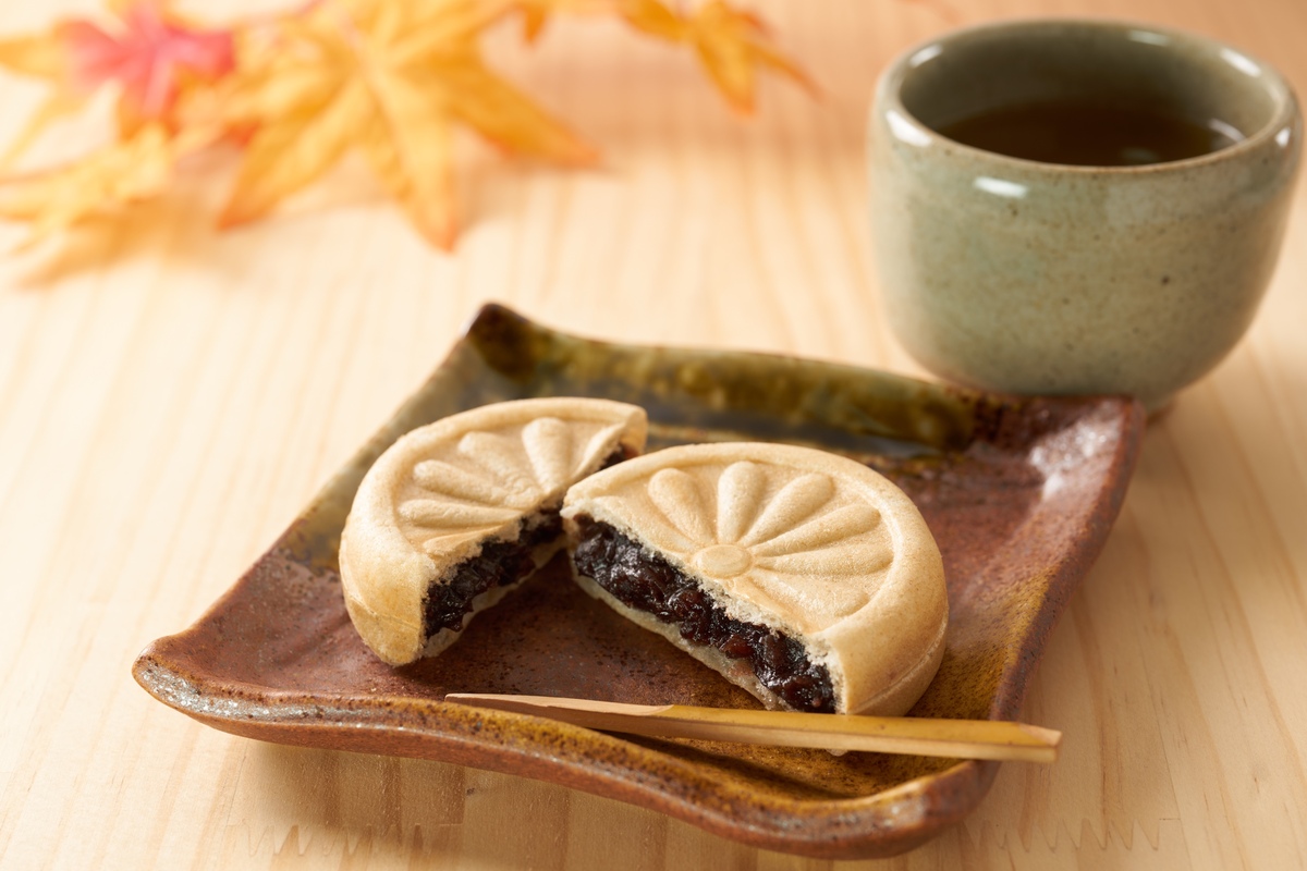 Monaka: A Guide to Japan's Crispy Wafer Sweet | JeePe - Japan Travel Guide